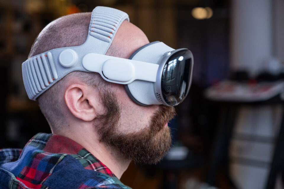 Apple Vision Pro (M5) Review: The Crown of the Dorks