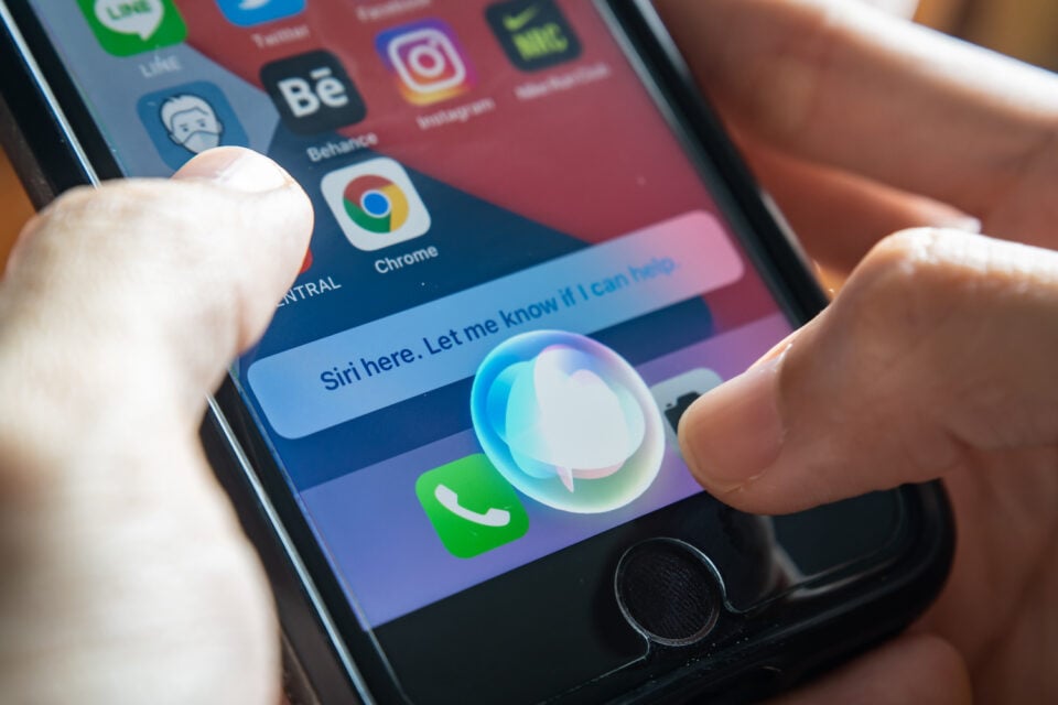 Apple Will Reportedly Rent Siri a New Brain from Google for $1 Billion ...