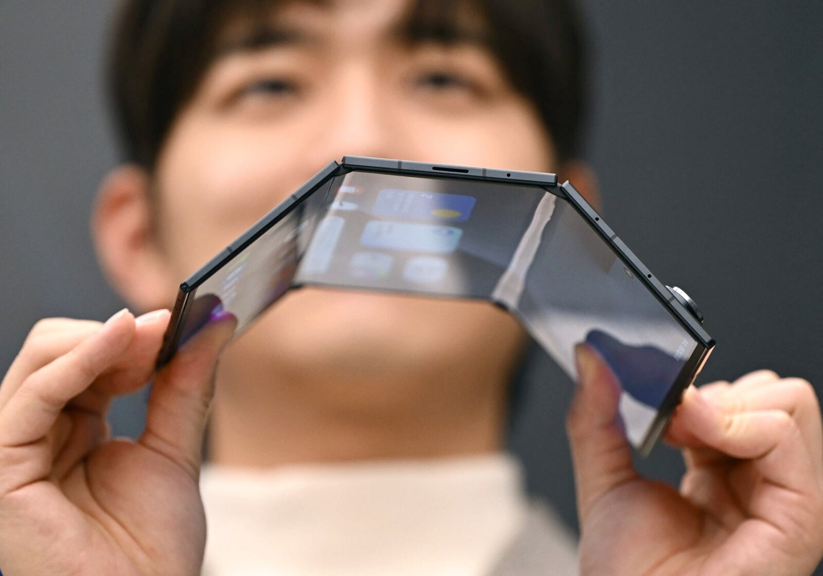 Samsung Reveals First Trifold Phone That Unfolds Into a Giant 10-Inch ...
