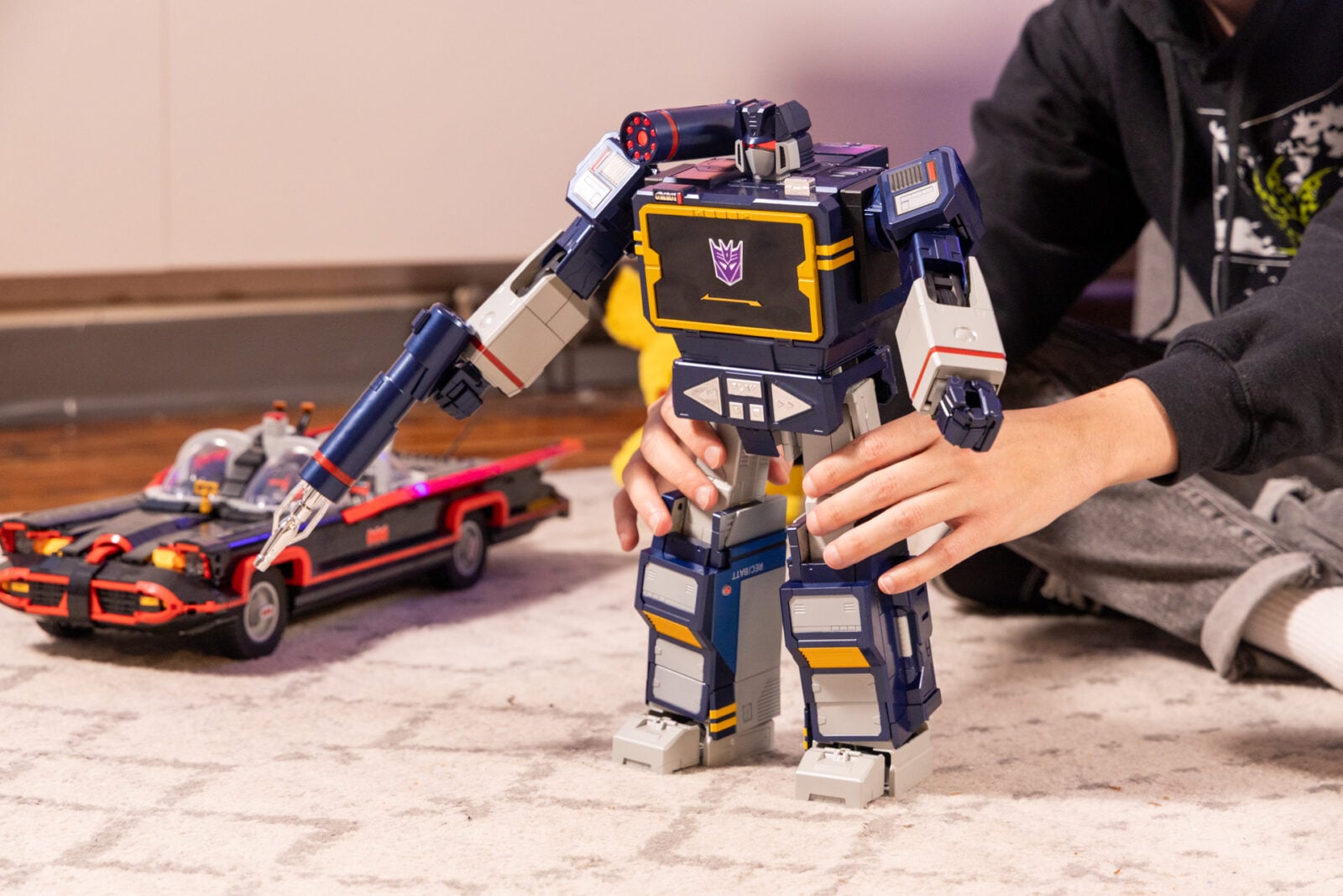 Robosen Soundwave G1 Review: This Transformer Is a Sick Robot and Sad ...