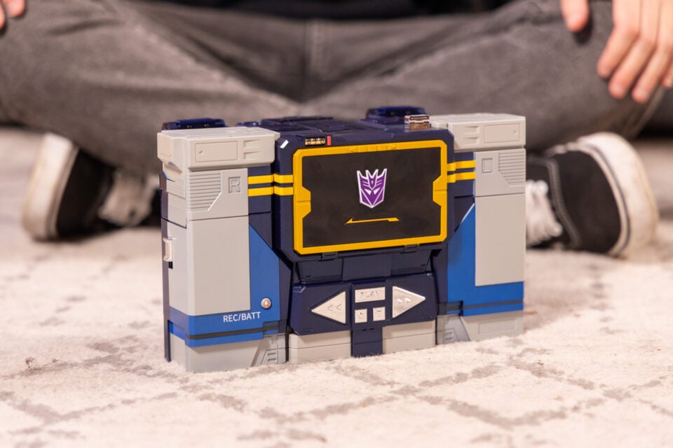 Robosen Soundwave G1 Review: This Transformer Is a Sick Robot and Sad ...