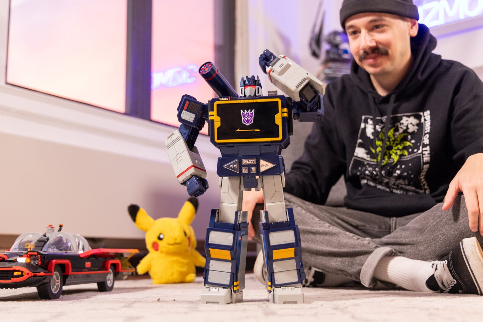 Robosen Soundwave G1 Review: This Transformer Is a Sick Robot and Sad ...