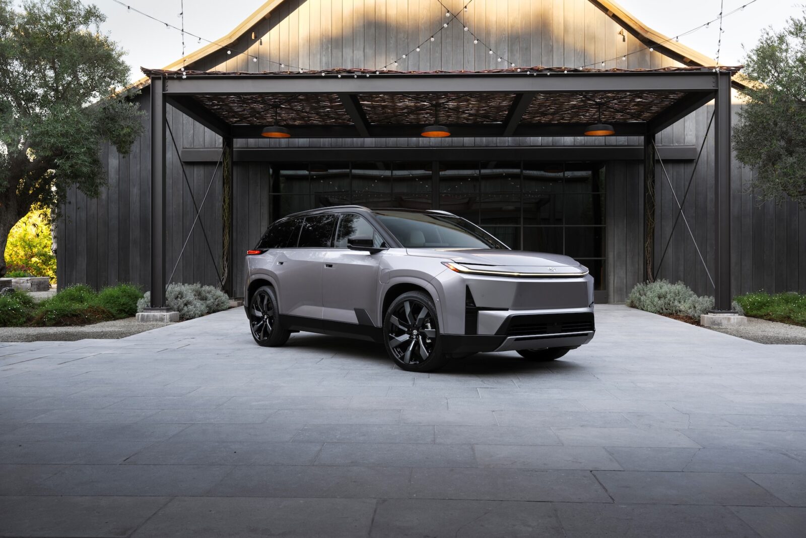 The Very American Toyota Highlander Goes All-Electric