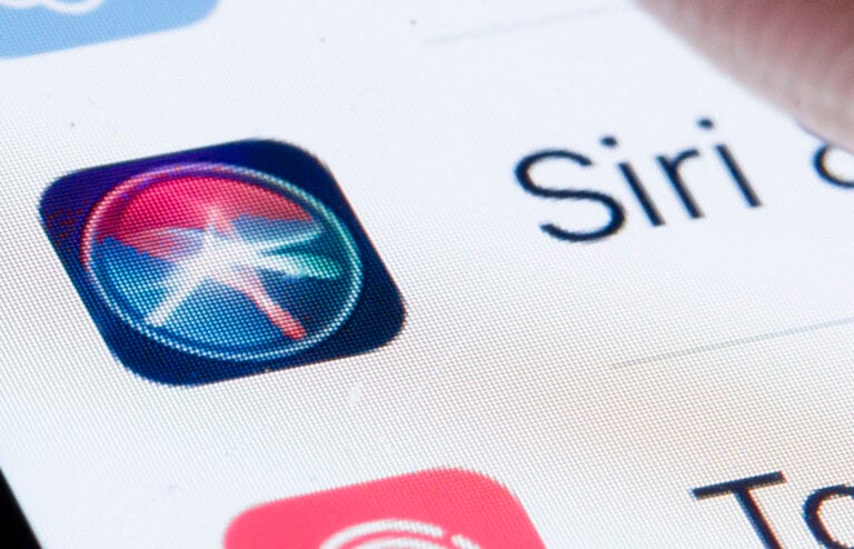 Apple's Siri Isn't Just Going to Use One Chatbot. It's Going to Use All ...