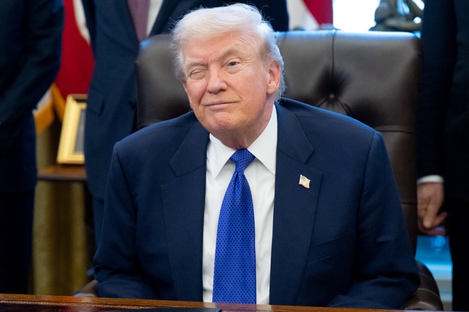 Trump Deletes Extremely Racist Meme About Obamas After Backlash From ...
