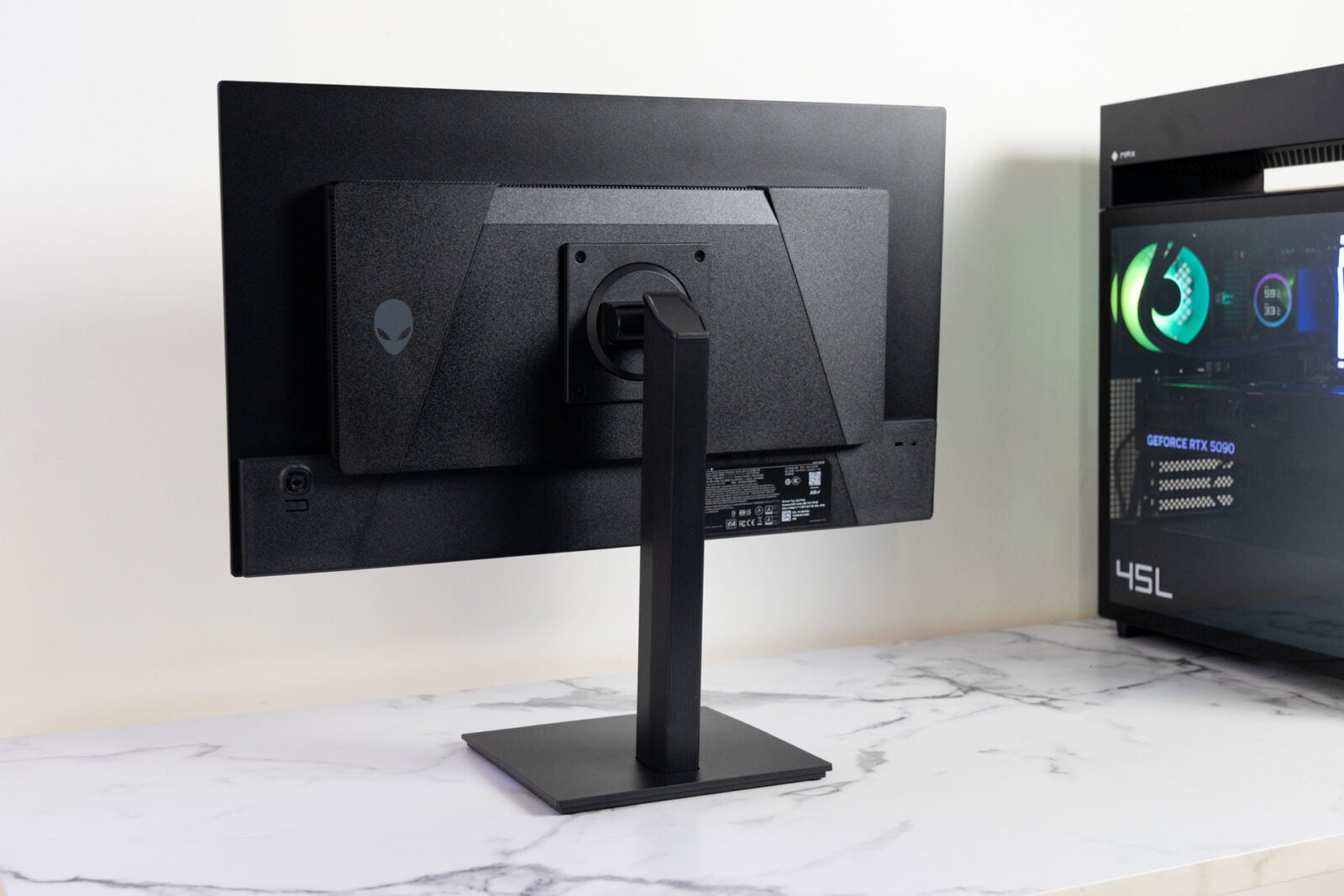 Alienware's $350 QD-OLED Gaming Monitor Nixes Everything for a Pretty ...