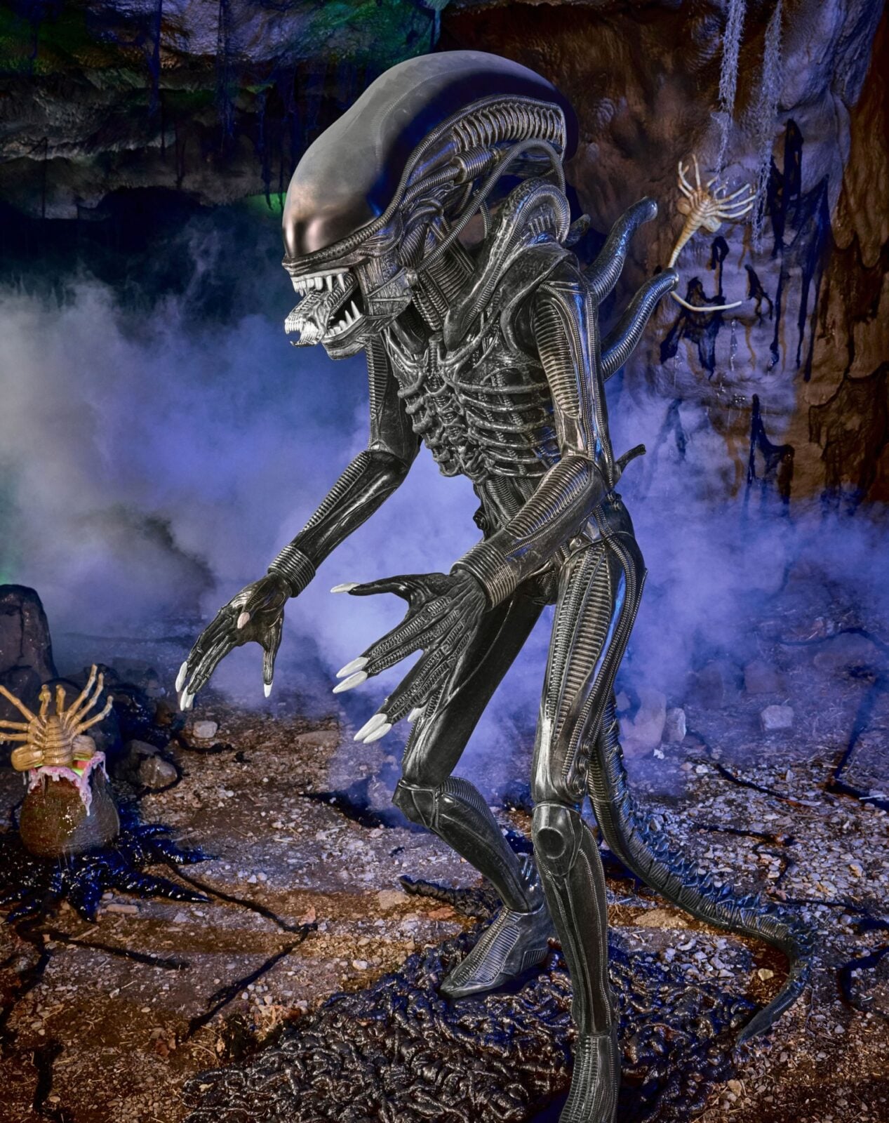 Scare Your Neighbors With Life-Size 'Alien' Animatronic (Exclusive)