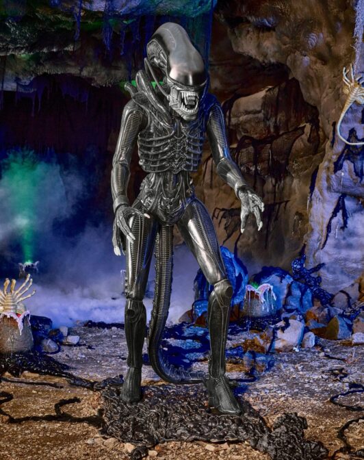 Scare Your Neighbors With Life-Size 'Alien' Animatronic (Exclusive)