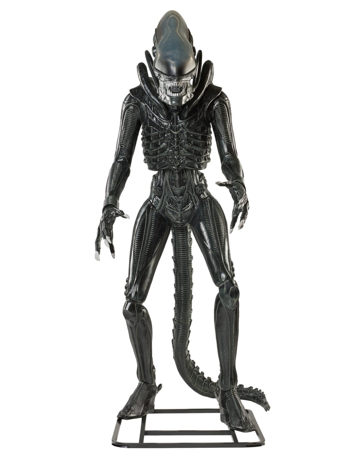 Scare Your Neighbors With Life-Size 'Alien' Animatronic (Exclusive)