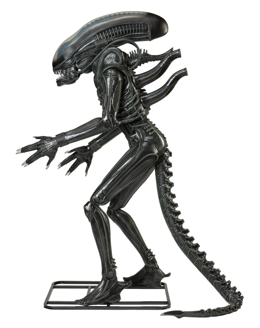 Scare Your Neighbors With Life-Size 'Alien' Animatronic (Exclusive)