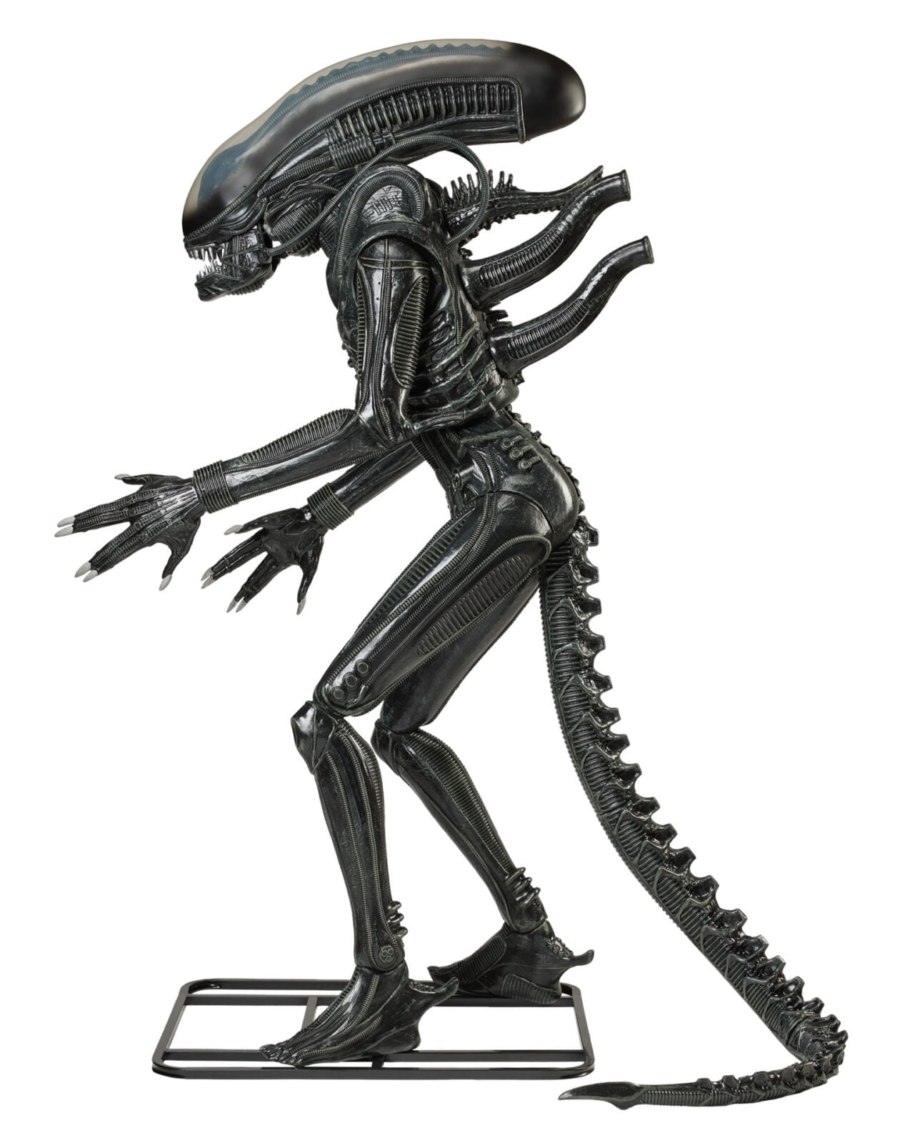 Scare Your Neighbors With Life-Size 'Alien' Animatronic (Exclusive)